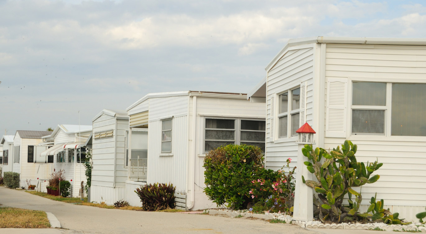 Mobile home movers | Trailer movers - Call 504-913-4626